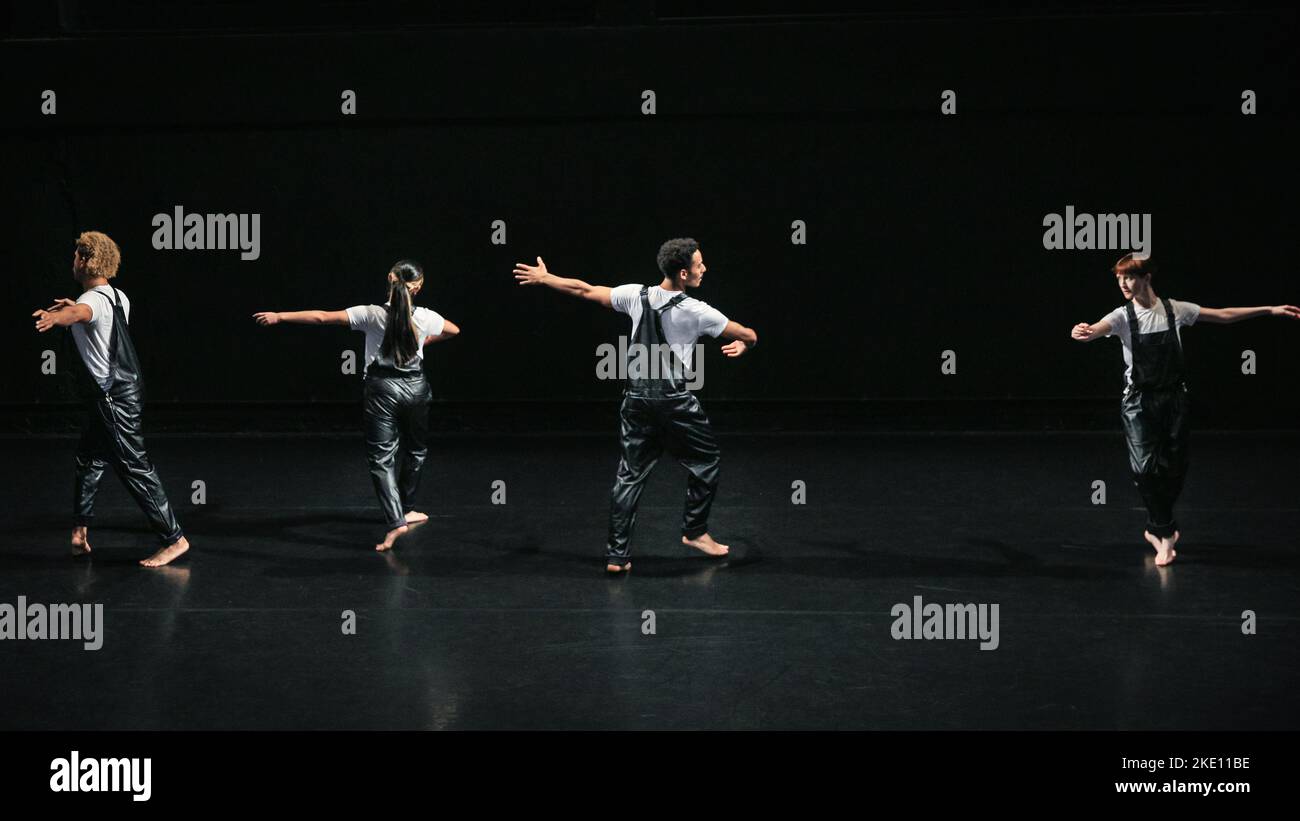 London, UK. 09th Nov, 2022. The ensemble dance m/y-kovsky. Julie ...