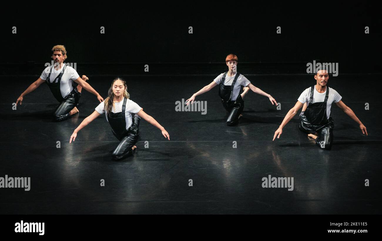London, UK. 09th Nov, 2022. The ensemble dance m/y-kovsky. Julie ...