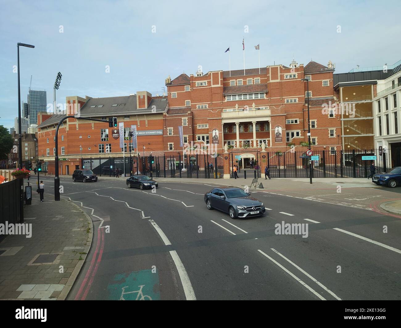 Oval london street hi-res stock photography and images - Alamy