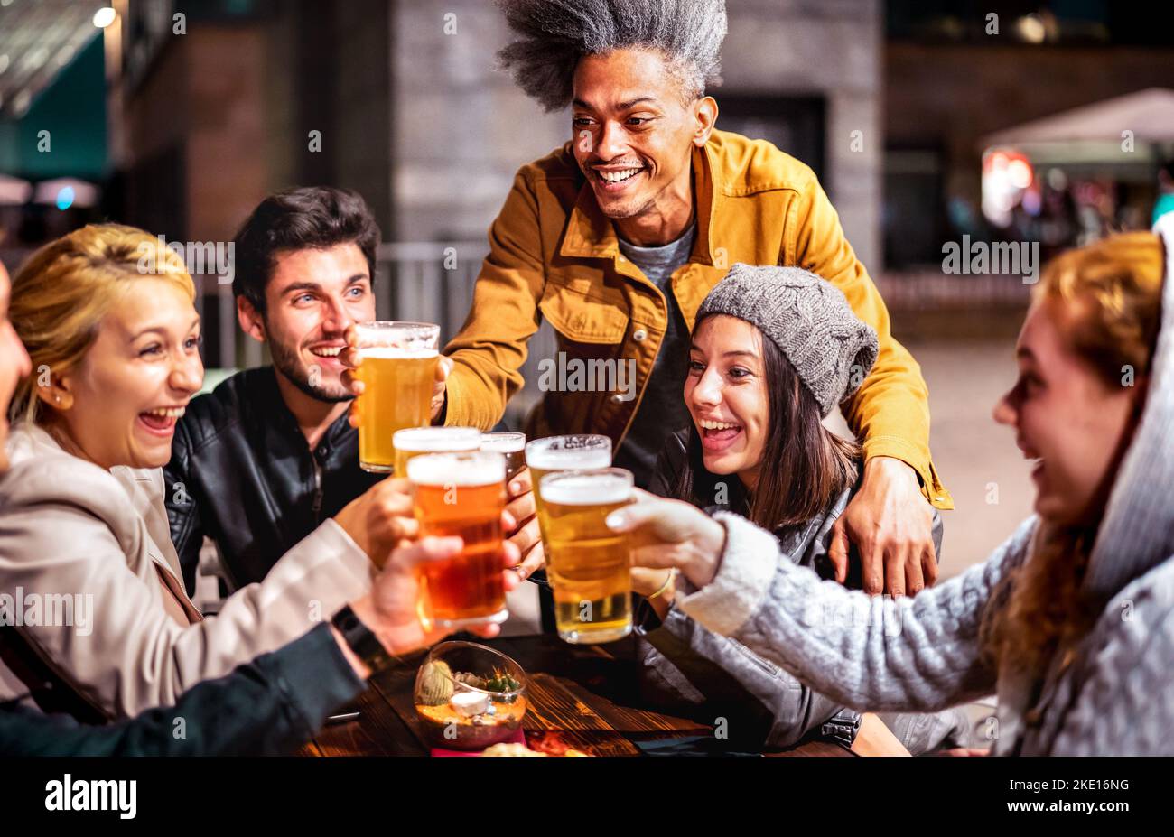 Rooftop beer garden hi-res stock photography and images - Alamy