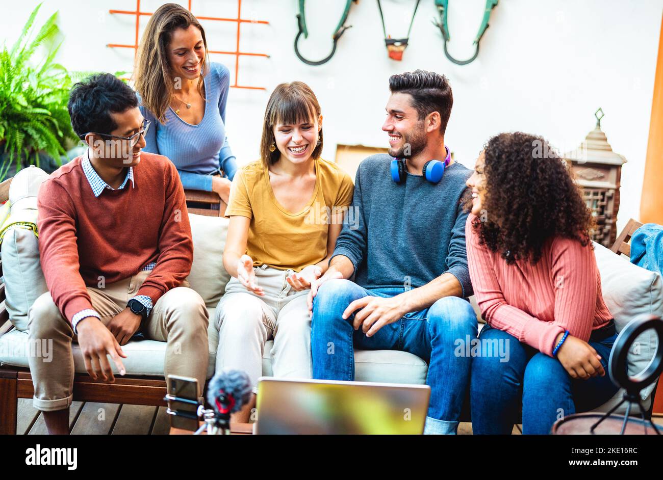 Youtubers hi-res stock photography and images - Alamy