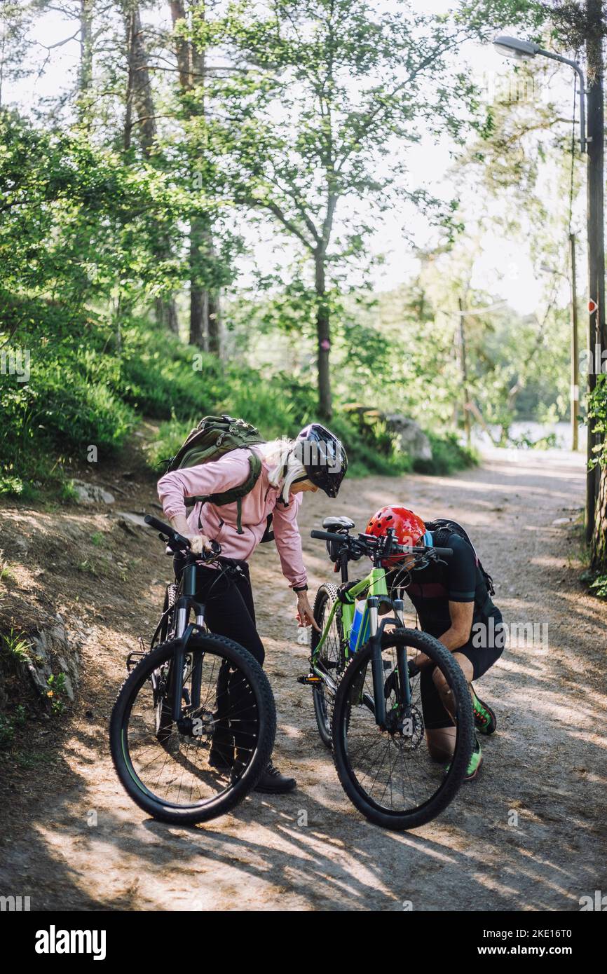 Repairing cycle hi-res stock photography and images - Alamy