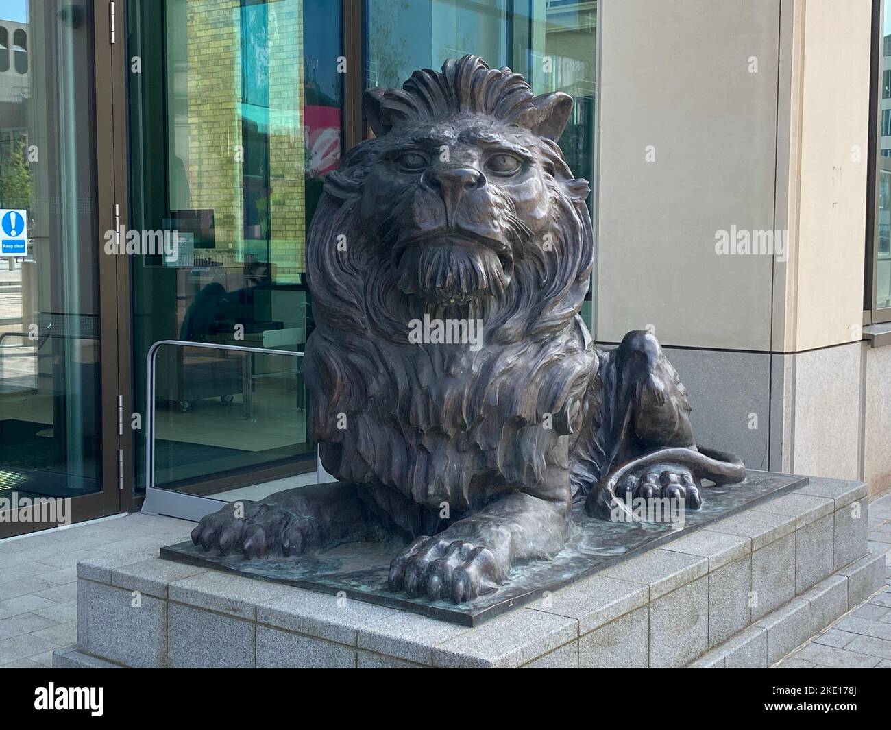 A sculpture of a lion at the building entrance Stock Photo - Alamy