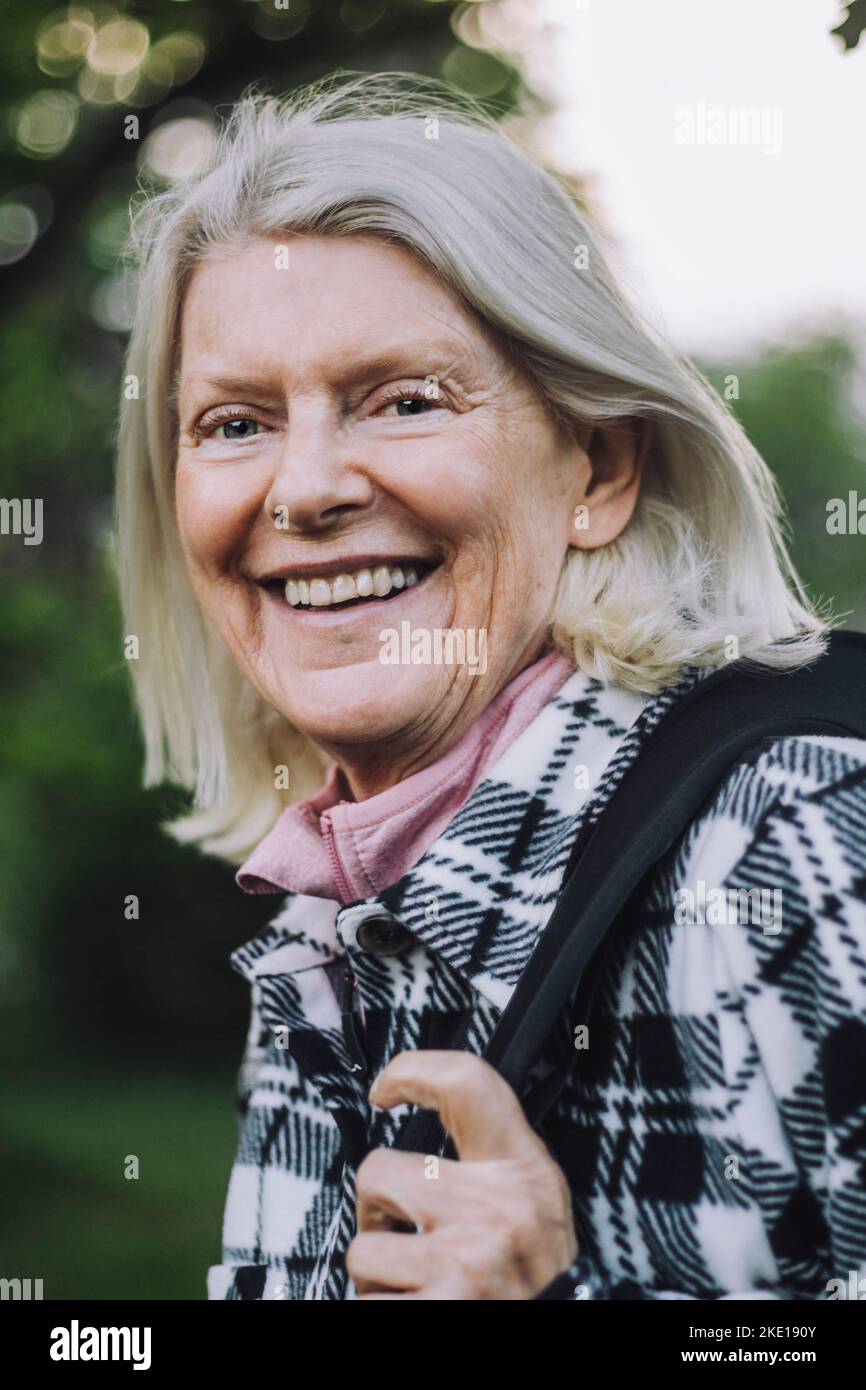Happy white woman hi-res stock photography and images - Alamy