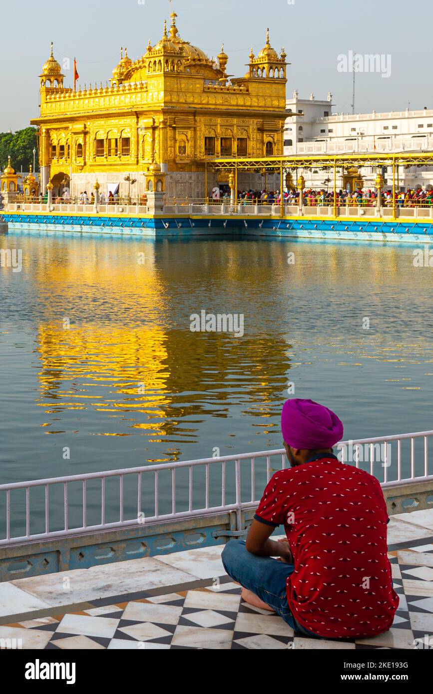 A man in a Sikh turban facing the Golden Temple in Amritsar India Stock ...