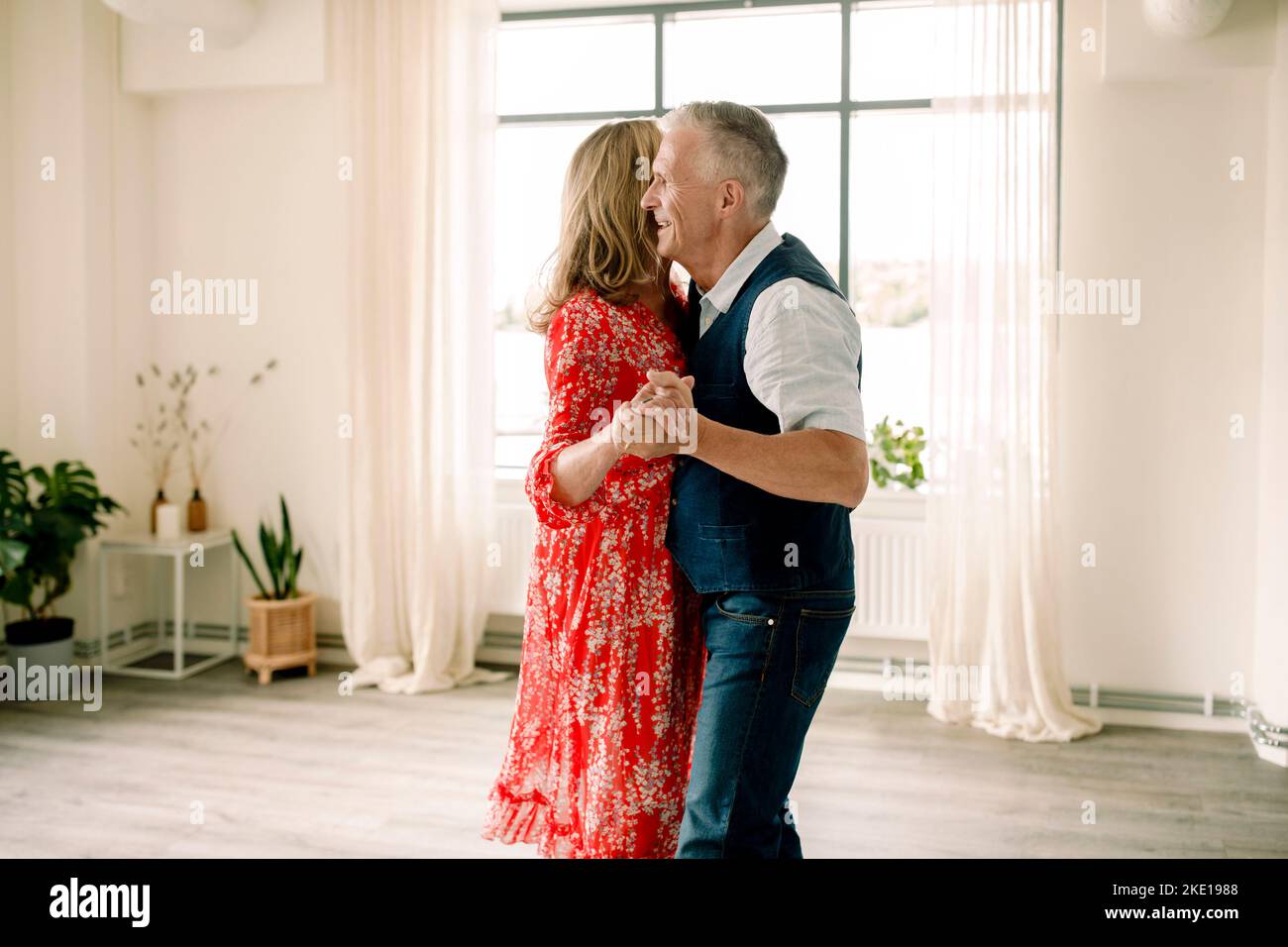 Side view man woman holding hi-res stock photography and images - Alamy