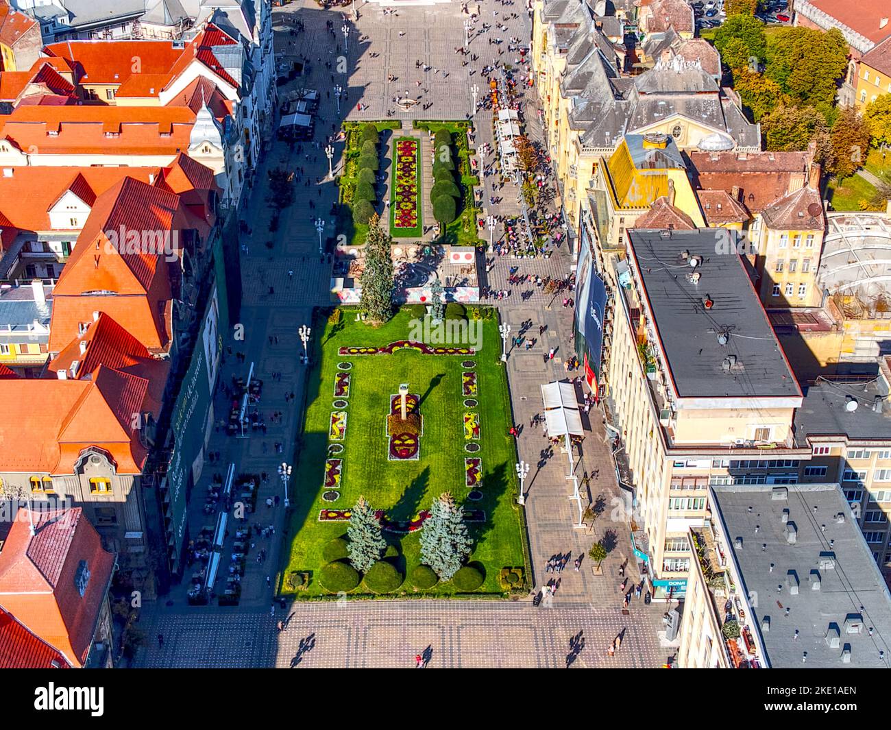 Beautiful parks and monuments on the main square in Timisoara Stock ...