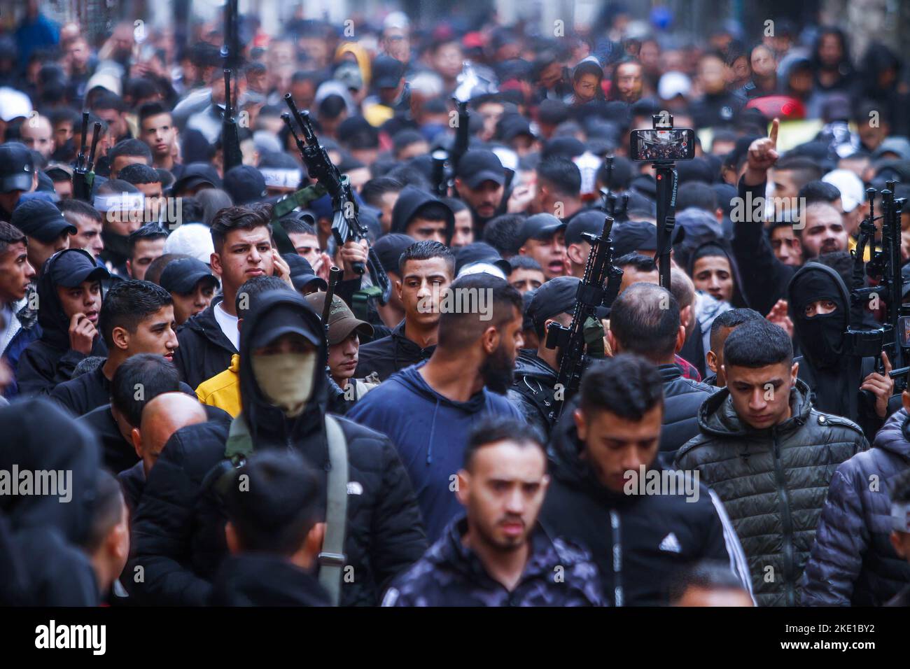 Nablus, Palestine. 09th Nov, 2022. Palestinian gunmen from the Balata ...