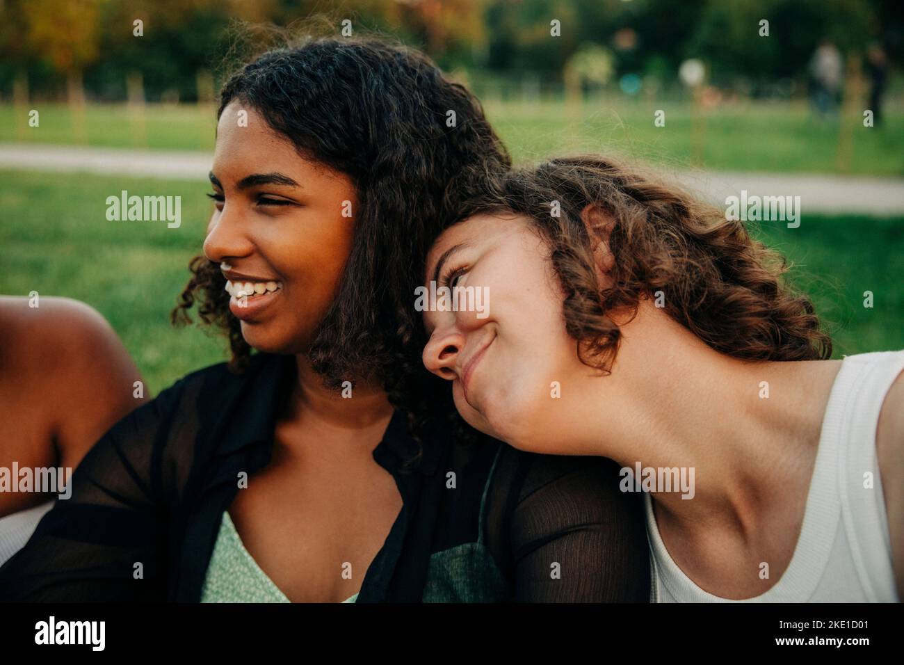 Leaning head on shoulder hi-res stock photography and images - Alamy