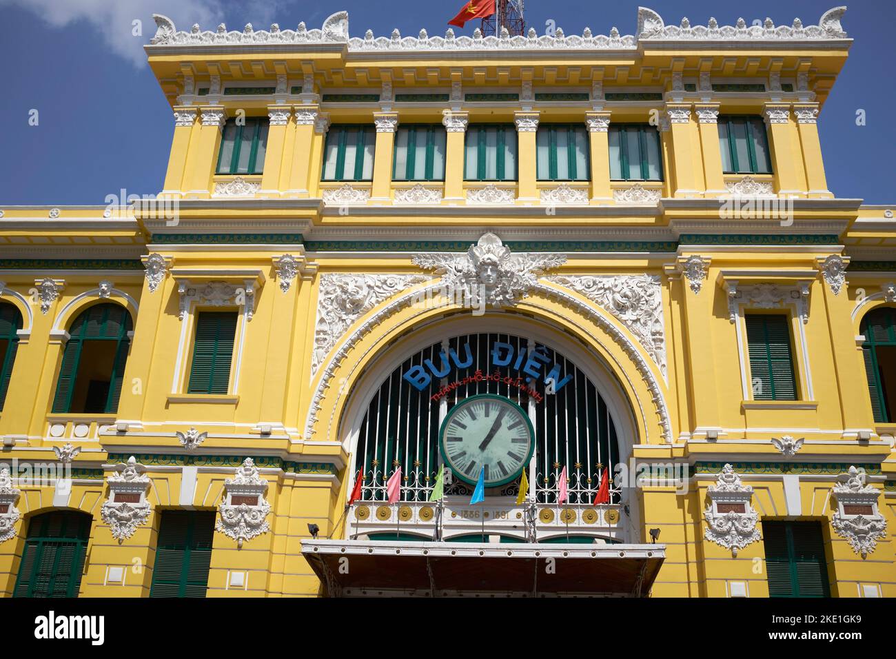 Central post office paris hi-res stock photography and images - Alamy