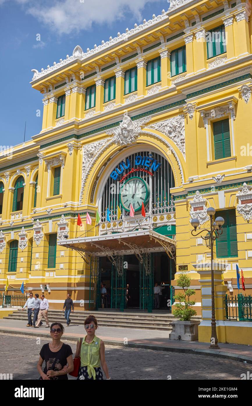 Sai gon central post office hi-res stock photography and images - Alamy