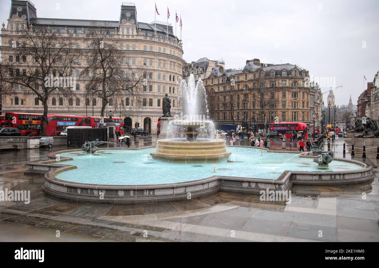 Central london the fountain hi-res stock photography and images - Alamy
