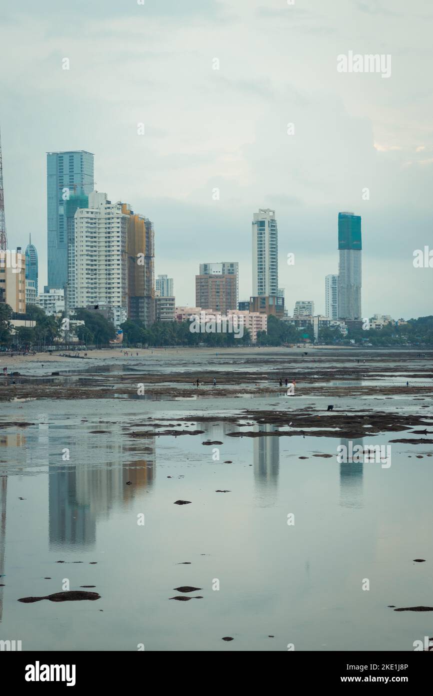 Beach front view of Mumbai city bridge in India Stock Photo - Alamy
