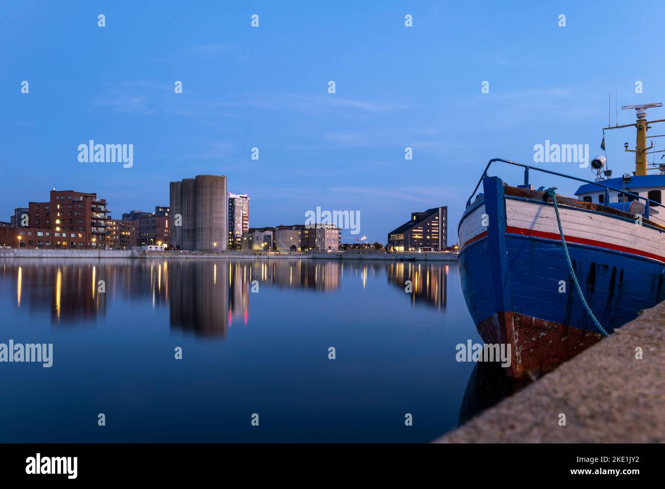 Reflections in harbour water hi-res stock photography and images - Alamy