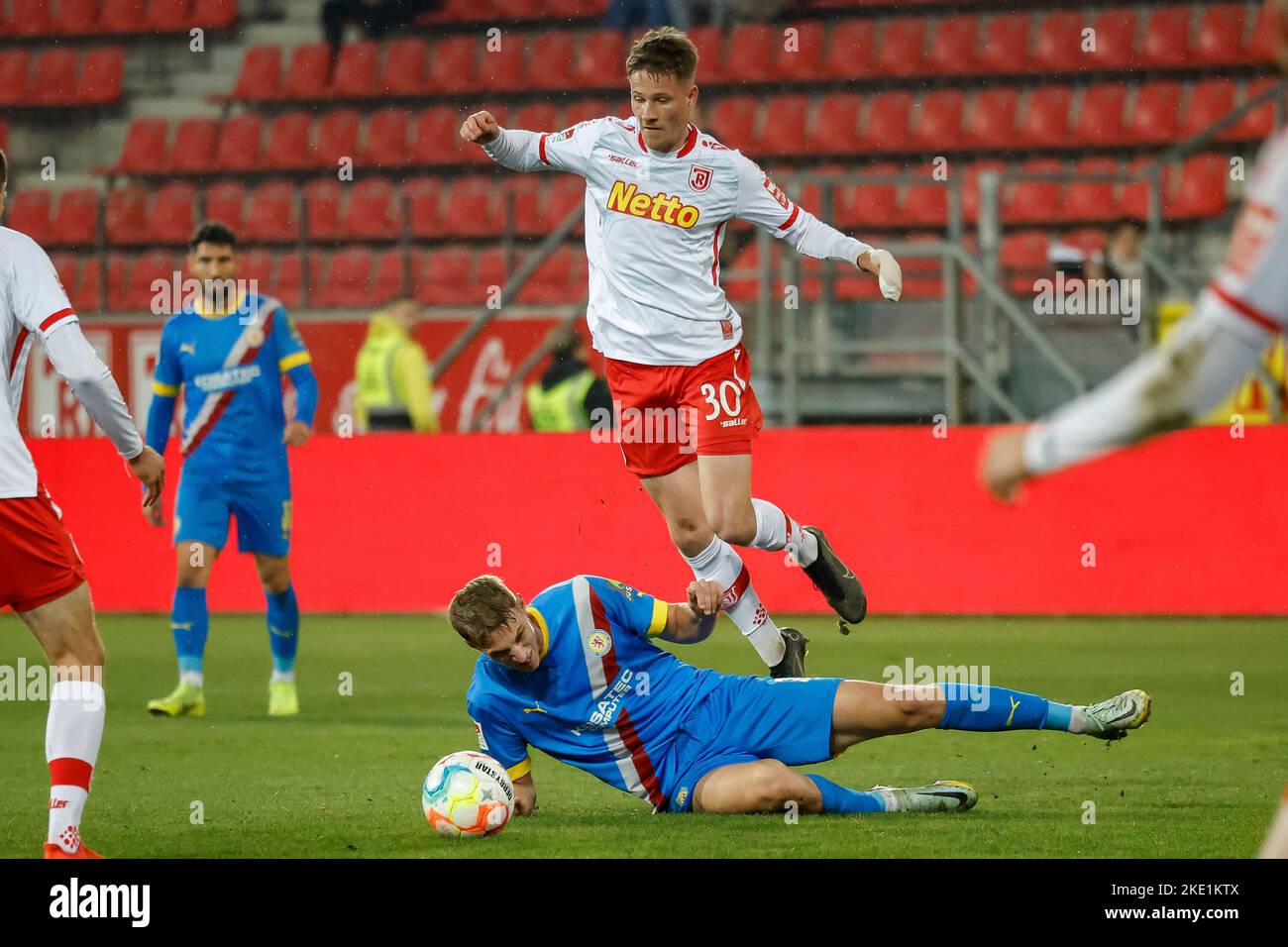 Regensburg, Germany. 09th Nov, 2022. Soccer: 2nd Bundesliga, Jahn ...