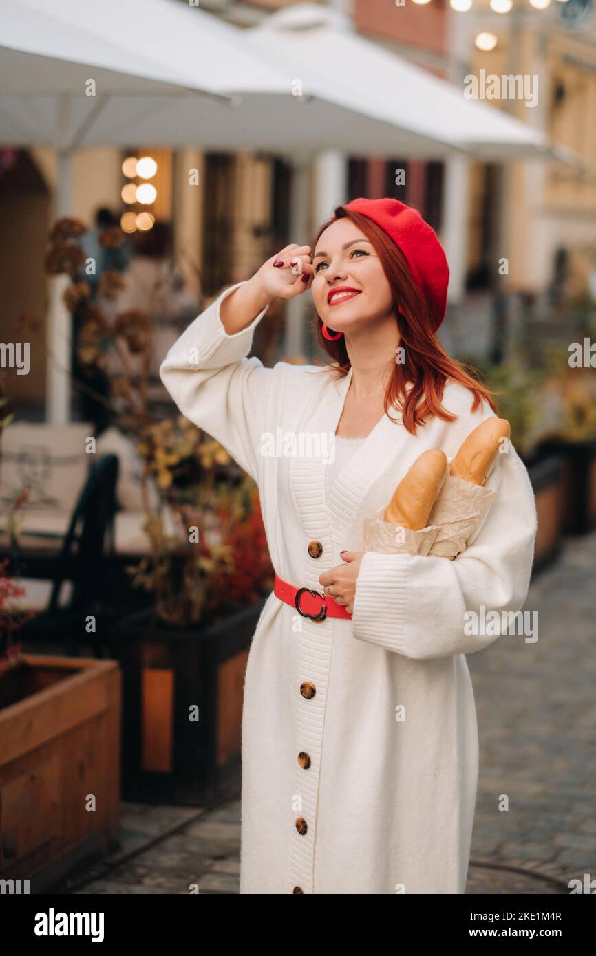 French woman beret hi-res stock photography and images - Alamy