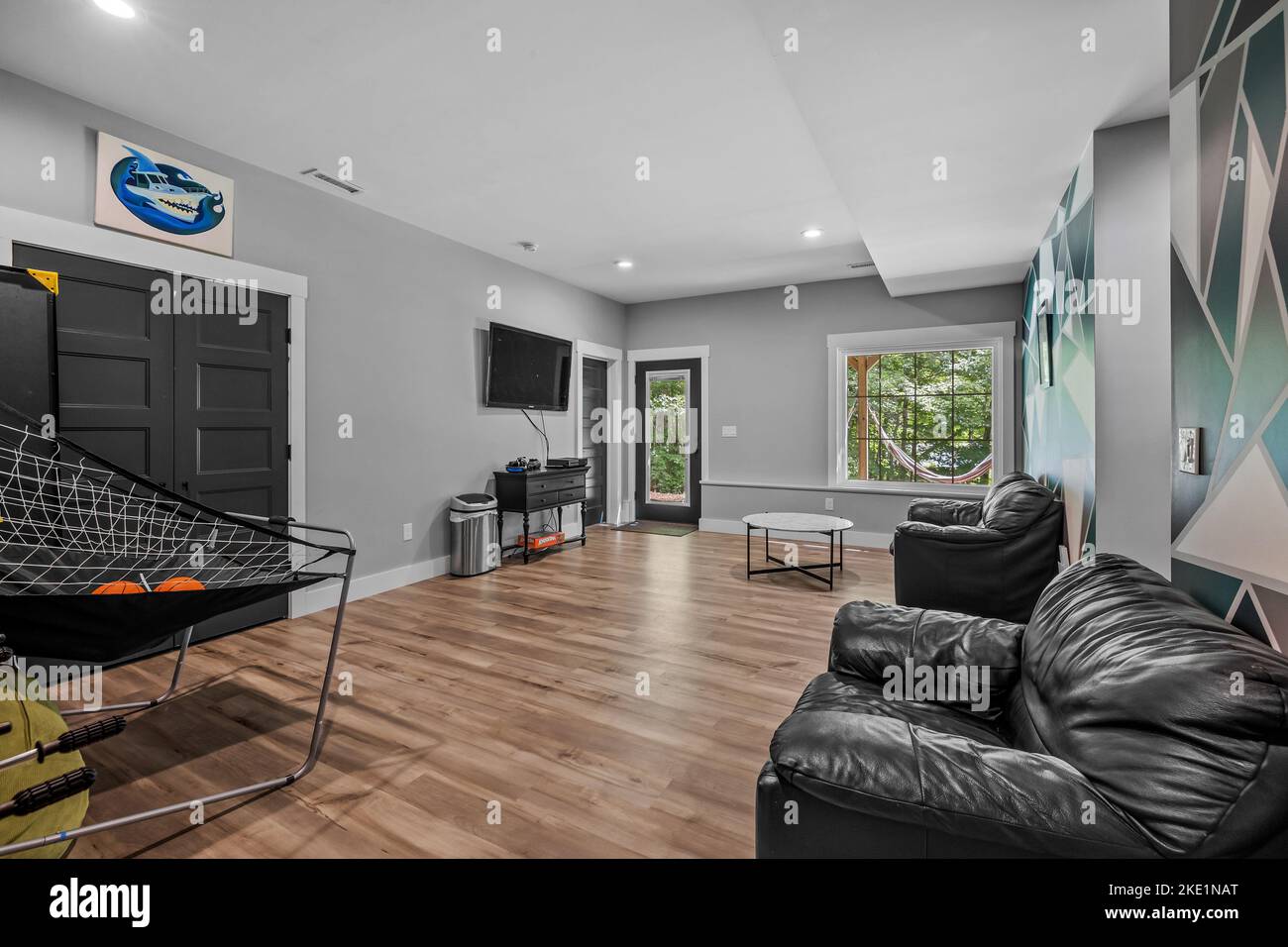 The beautiful interior design of a modern custom new England colonial ...