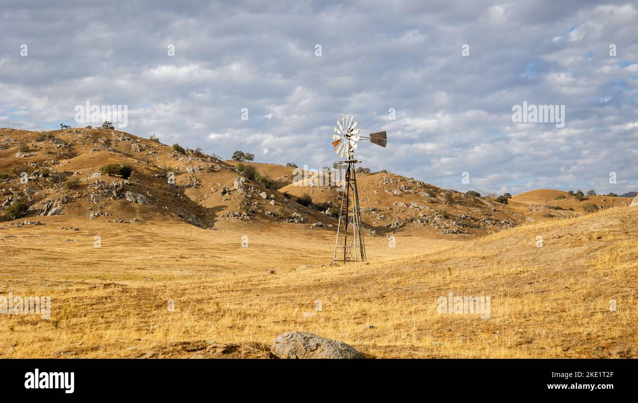 Central valley farmland and mountains hi-res stock photography and ...