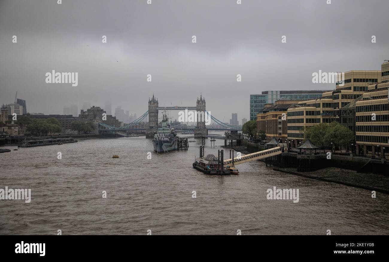 A beautiful view of the river Thames and Tower bridge on a foggy cloudy ...