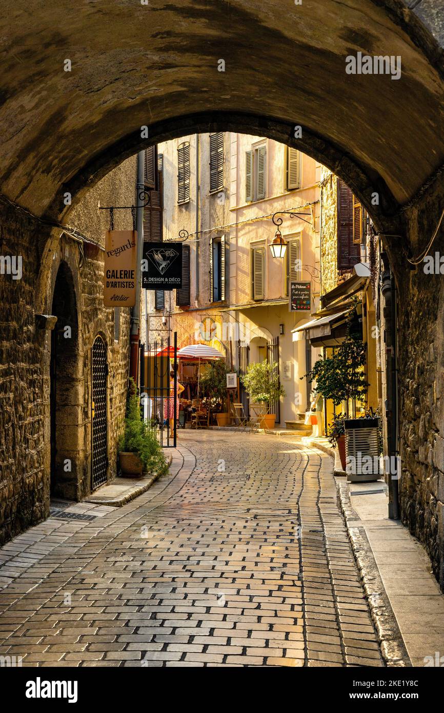 Vence, France - August 6, 2022: Narrow streets with arch passage under ...