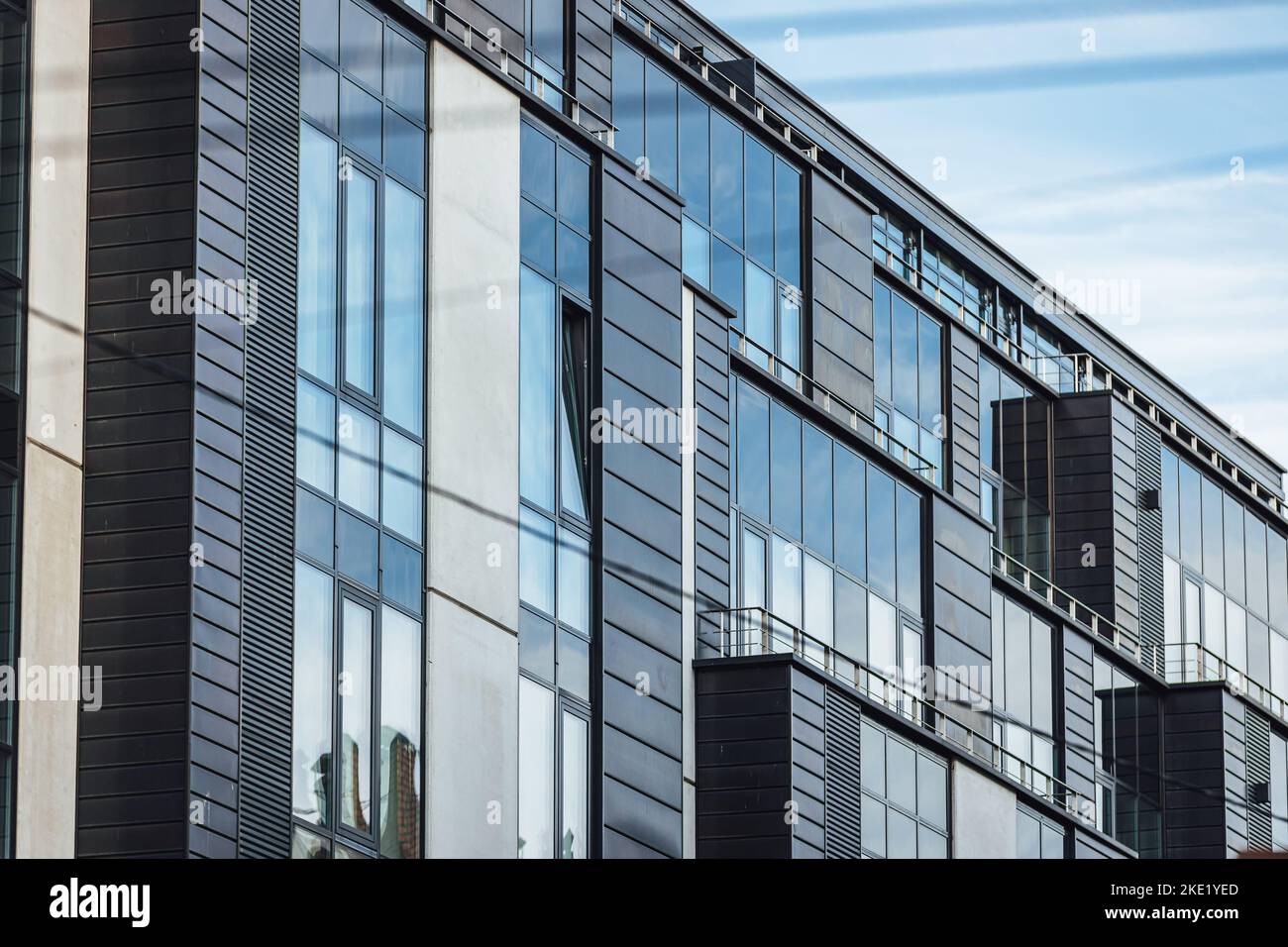 A modern glass building structure Stock Photo - Alamy