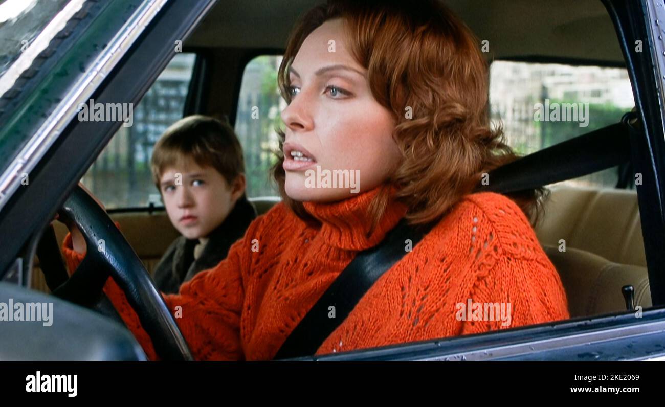 USA. Toni Collette and Haley Joel Osment in a scene from the (C)Buena ...