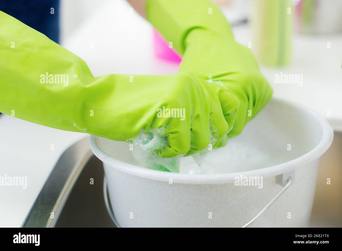 Wring out hi-res stock photography and images - Alamy