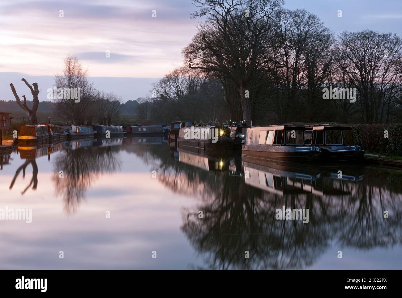 Dusk on the Oxford Canal at Thrupp, nr Oxford, Oxfordshire, England ...