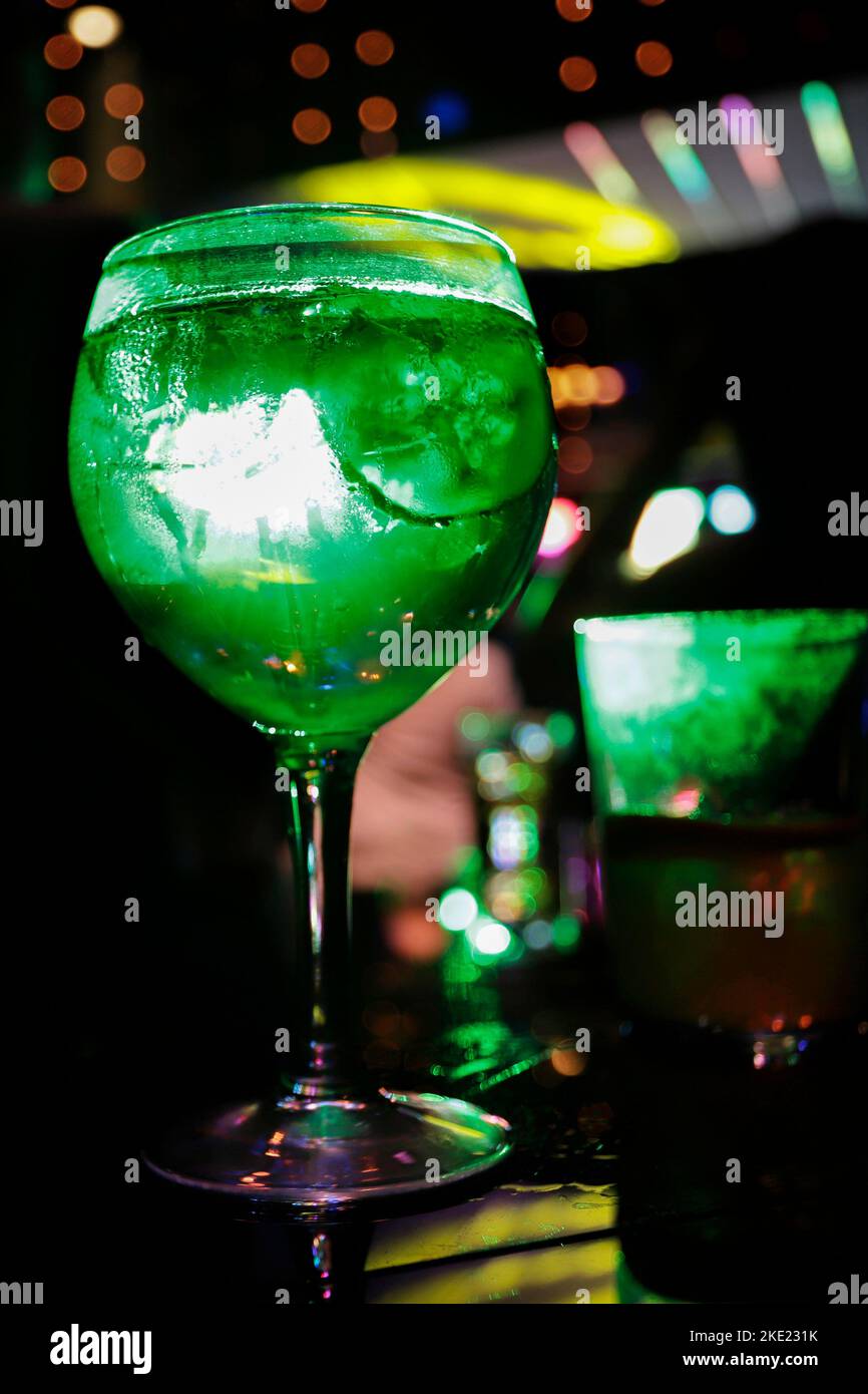 Cocktail celebration hi-res stock photography and images - Alamy