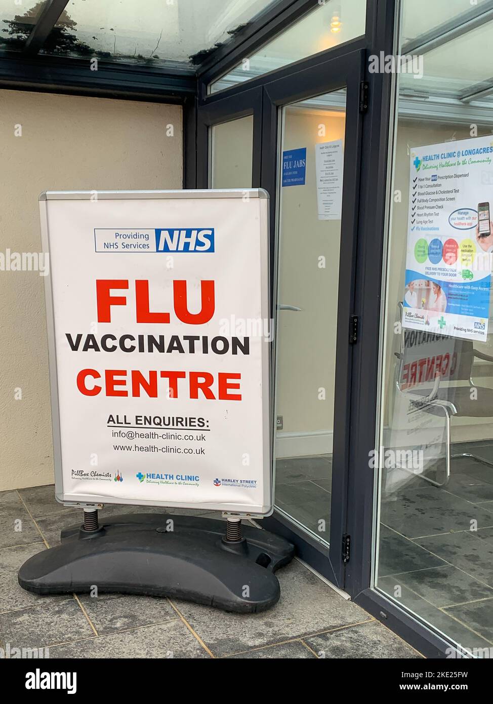 Bagshot, Surrey, UK. 7th November, 2022. An NHS flu vaccination centre ...