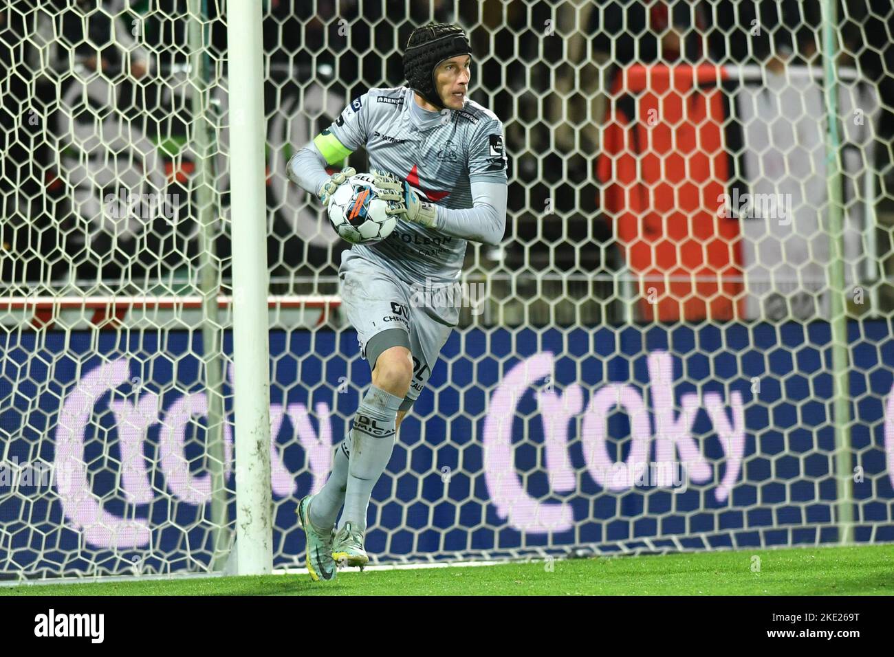 Waregem, in Lommel, 09 November 2022. Essevee's goalkeeper Sammy Bossut ...