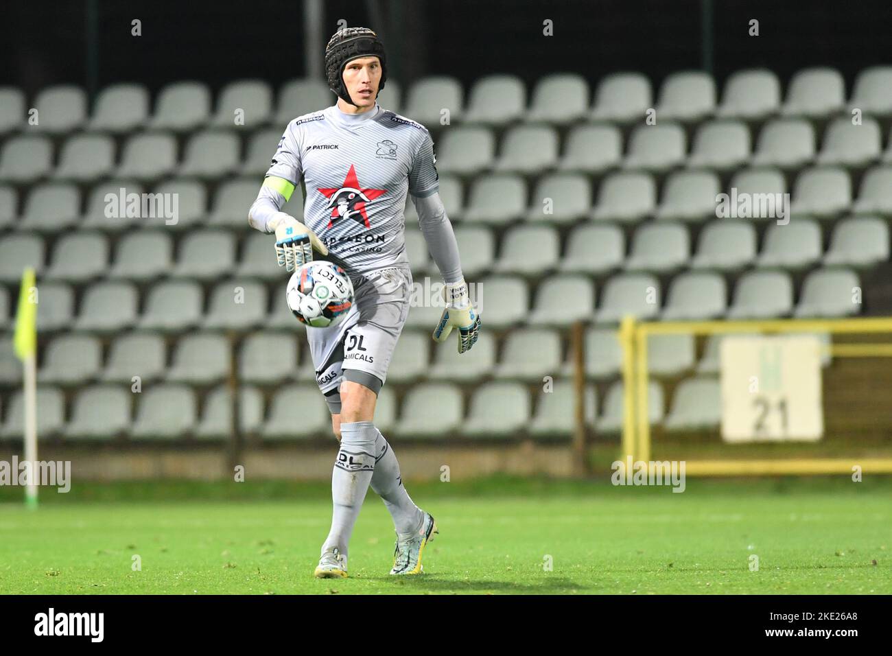 Waregem, in Lommel, 09 November 2022. Essevee's goalkeeper Sammy Bossut ...