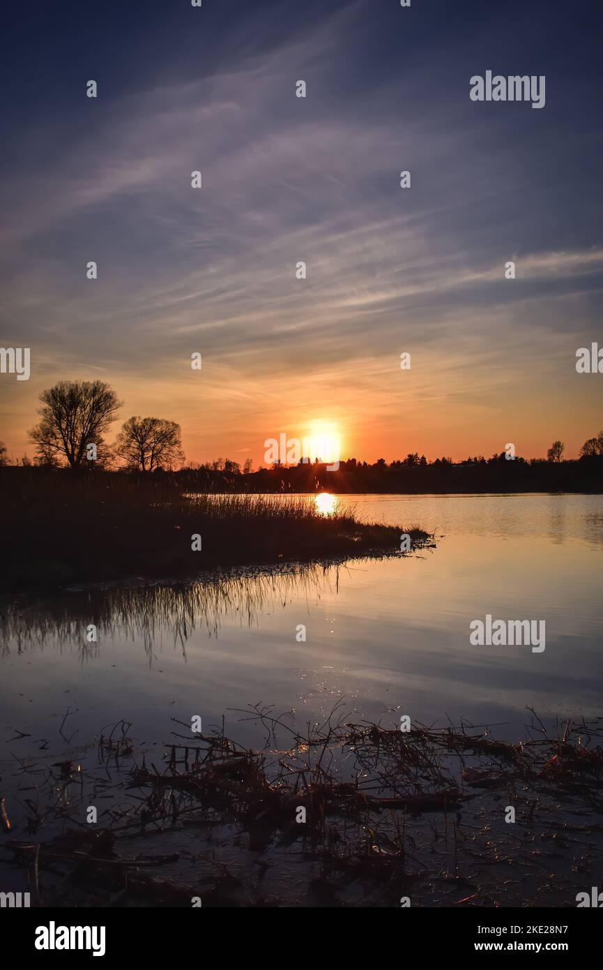 Beautiful pond setting hi-res stock photography and images - Alamy