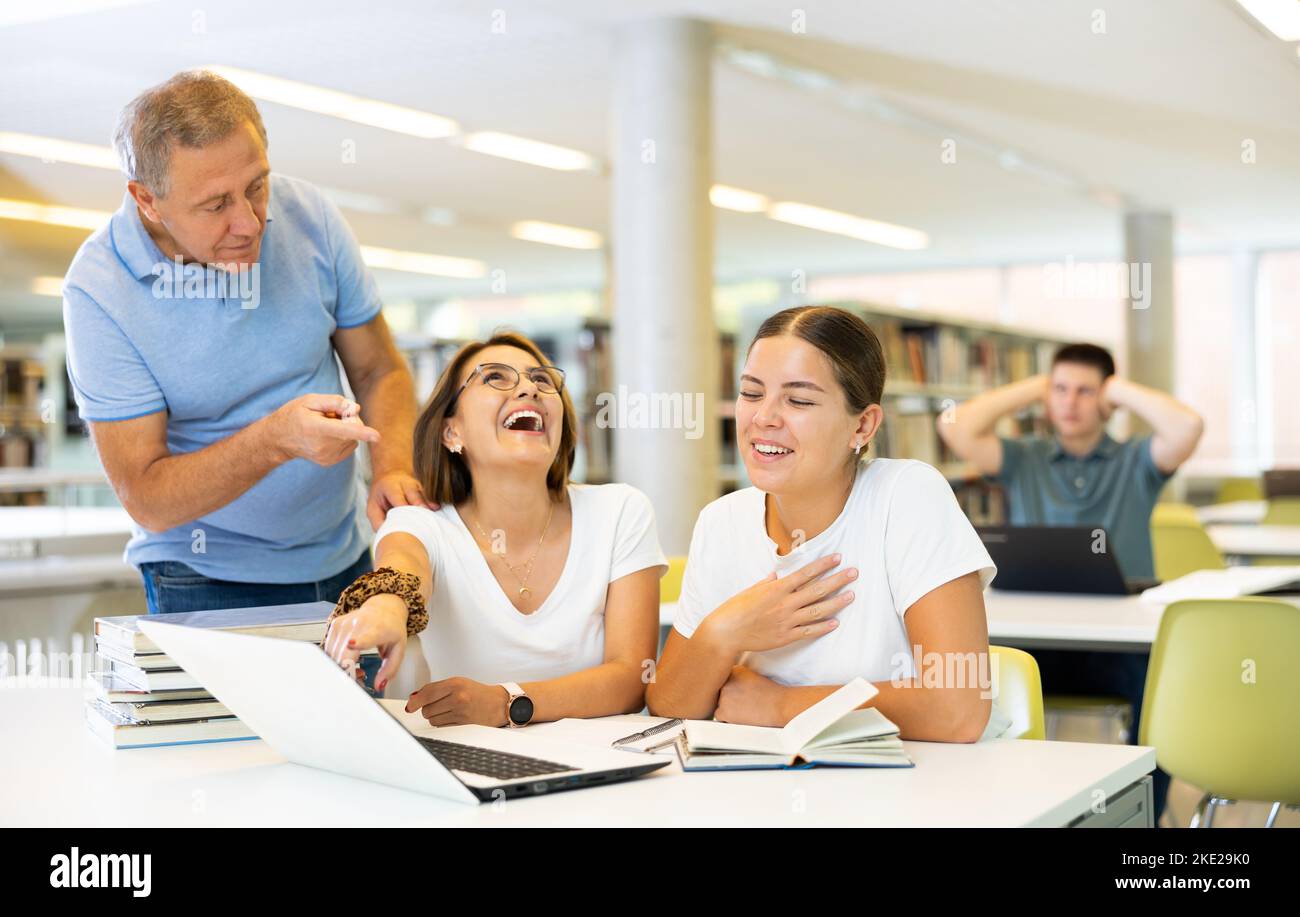 Noisy students university hi-res stock photography and images - Alamy