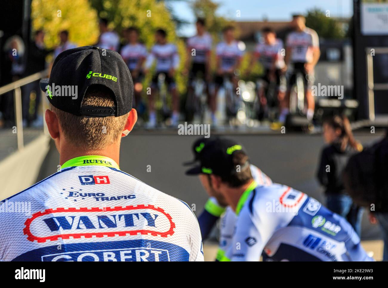 Team presentation cyclist cyclist hi-res stock photography and images ...
