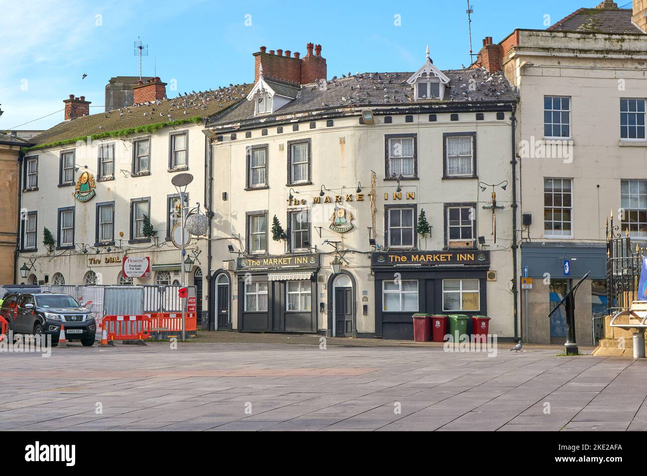 Old pub in Mansfield town center, Nottinghamshire, UK Stock Photo - Alamy