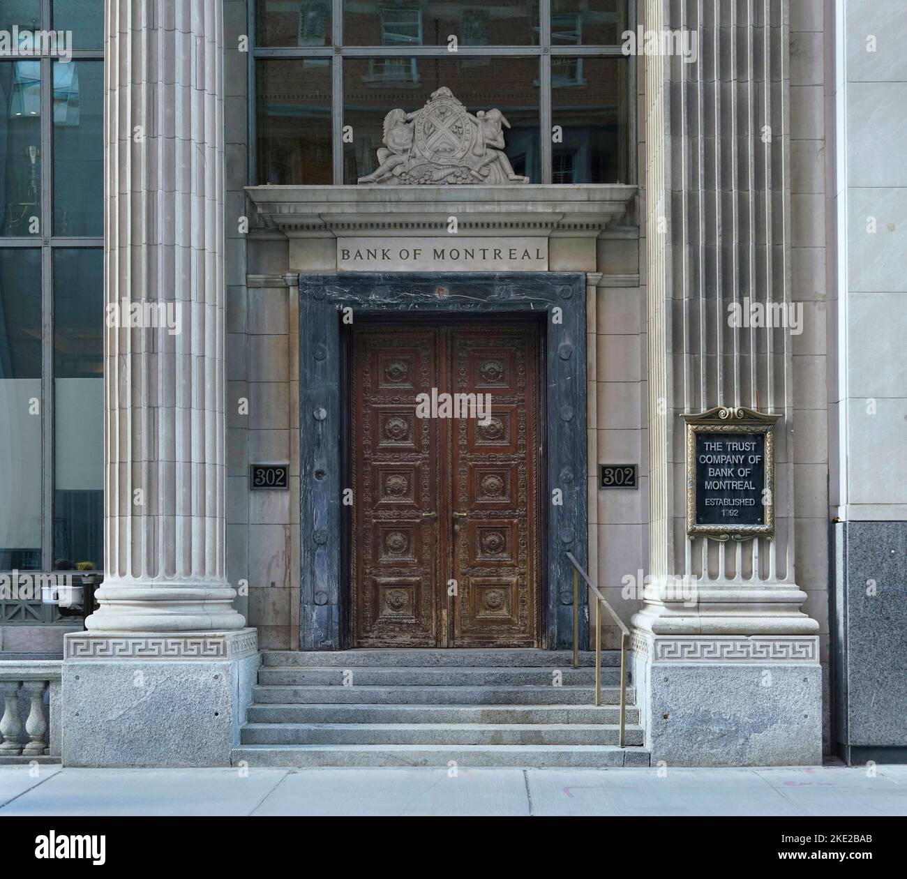 Bank front door hi-res stock photography and images - Alamy