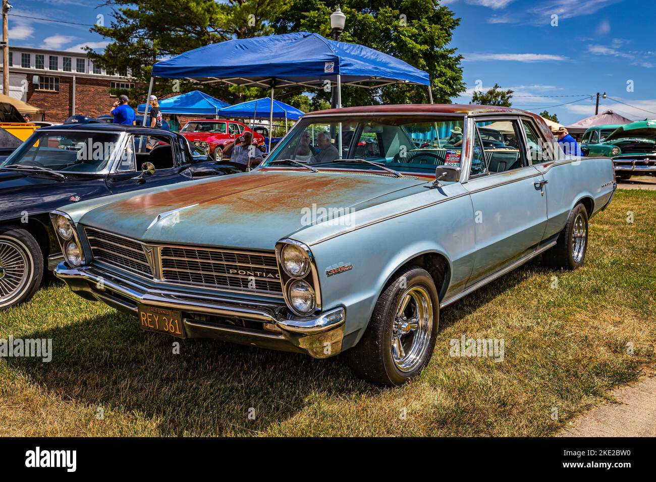 Old rusty pontiac hi-res stock photography and images - Alamy
