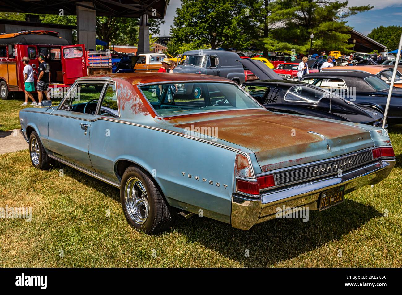 Old rusty pontiac hi-res stock photography and images - Alamy