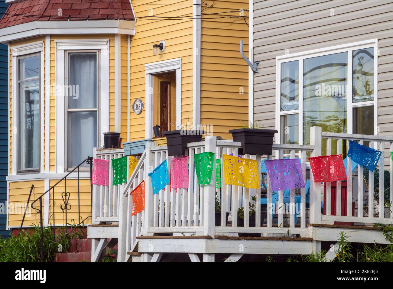 Row housing hi-res stock photography and images - Alamy