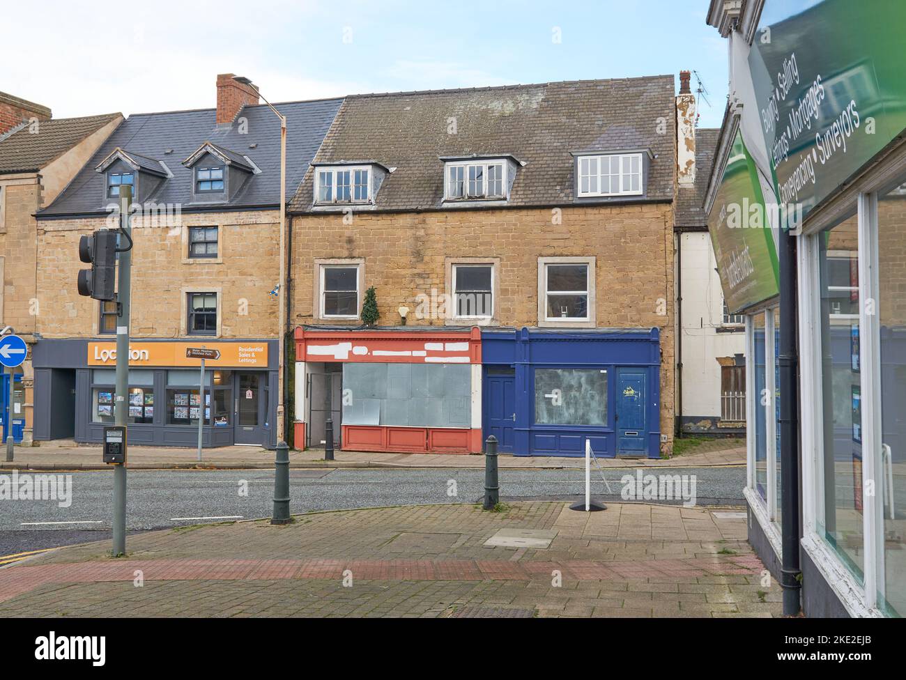 Closed down shops in run down area hi-res stock photography and images ...
