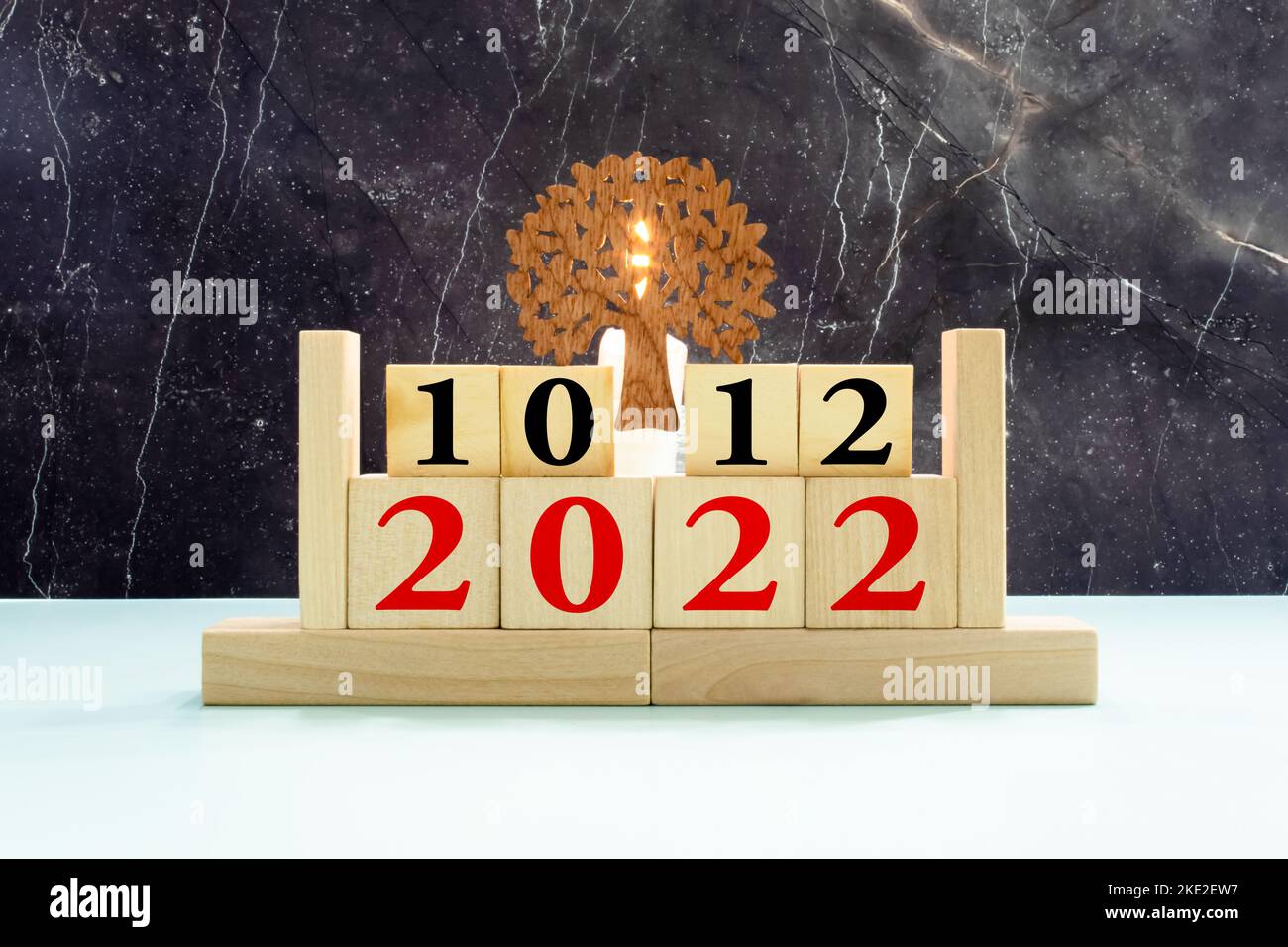 Flower pot and calendar for the snow season from 10 December. Winter ...