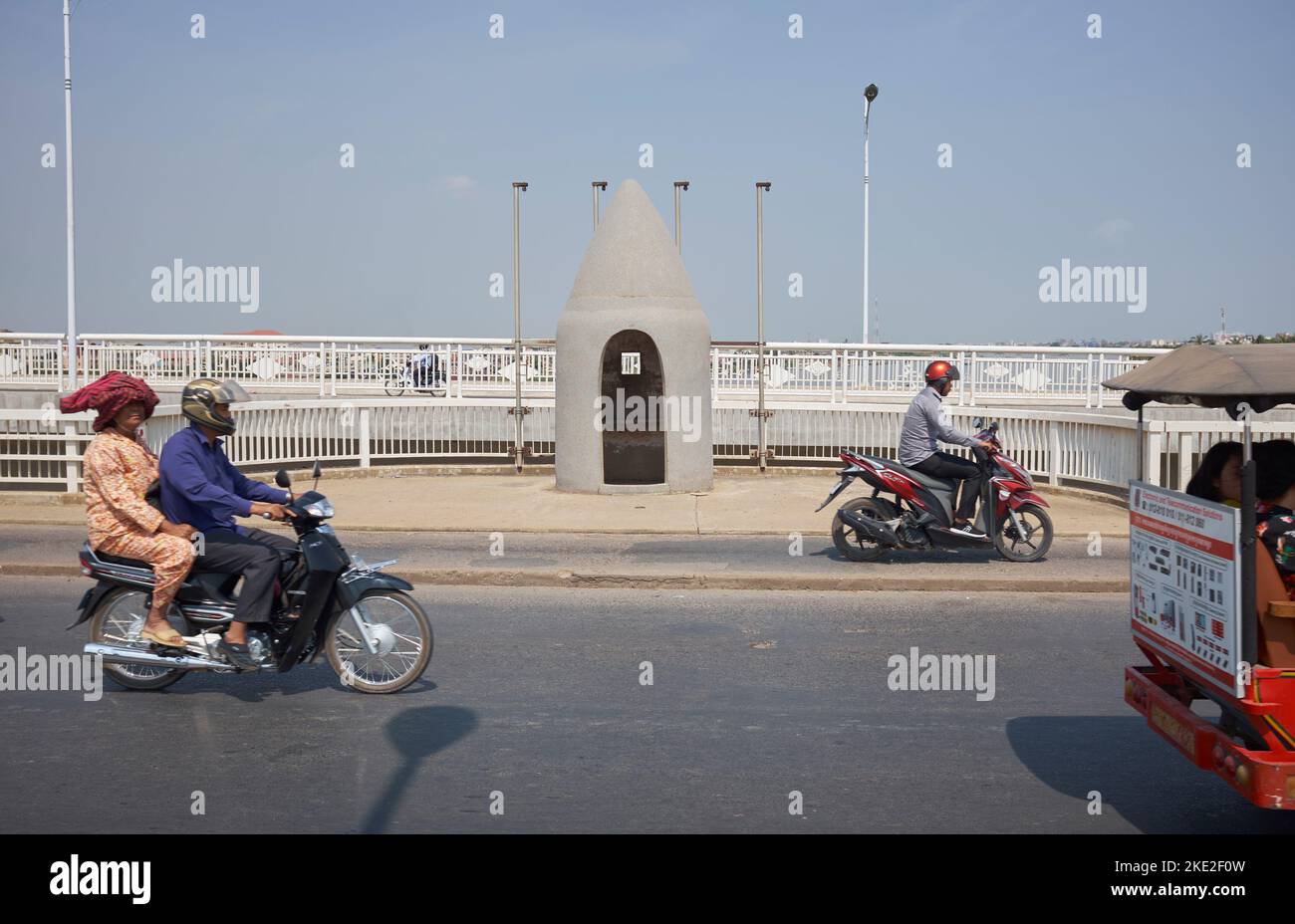 Police Hut on the Chrong Changvar Bridge over the Tonle Sap River Phnom ...