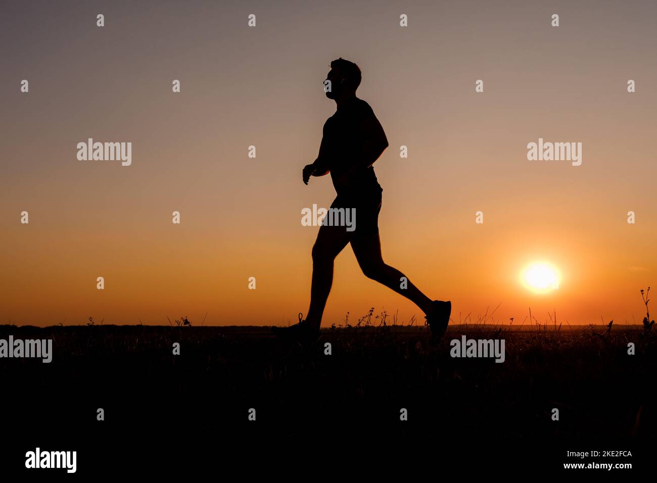 Muscular man with sunset hi-res stock photography and images - Alamy