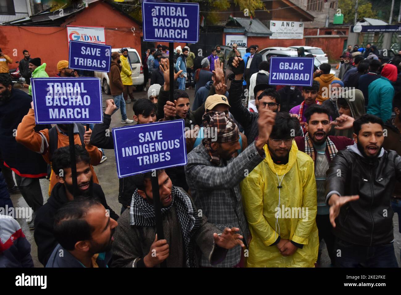 Hundreds of Gujjar and Bakerwal members holding placards, amid heavy ...