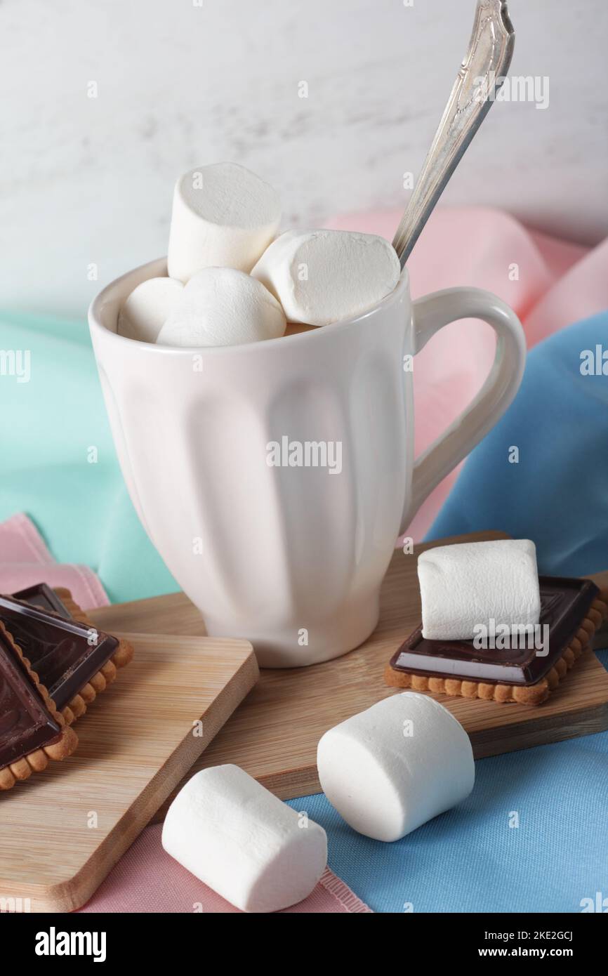 Sweet dessert smore made hi-res stock photography and images - Alamy