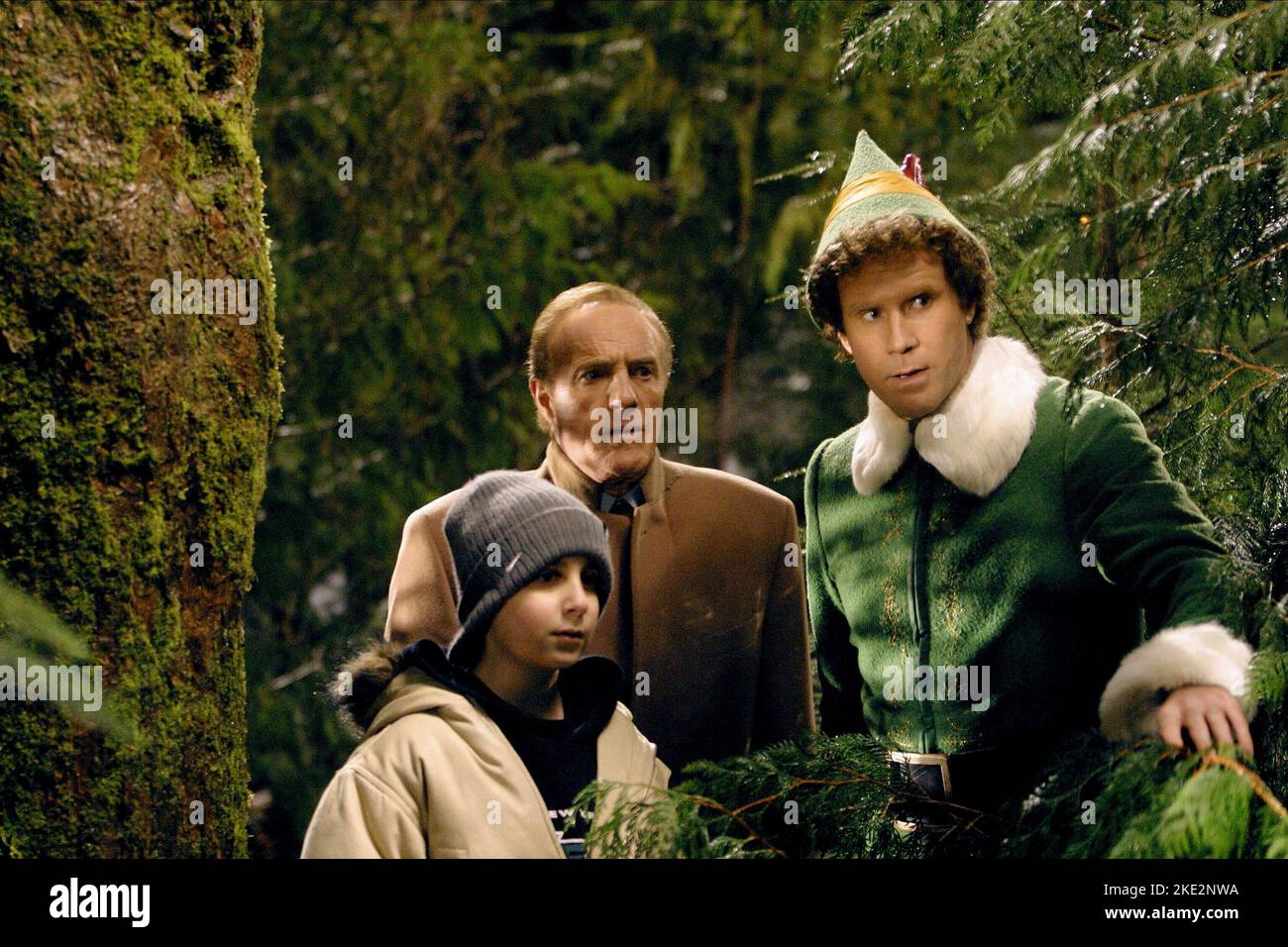 ELF, DANIEL TAY, JAMES CAAN, WILL FERRELL, 2003 Stock Photo - Alamy