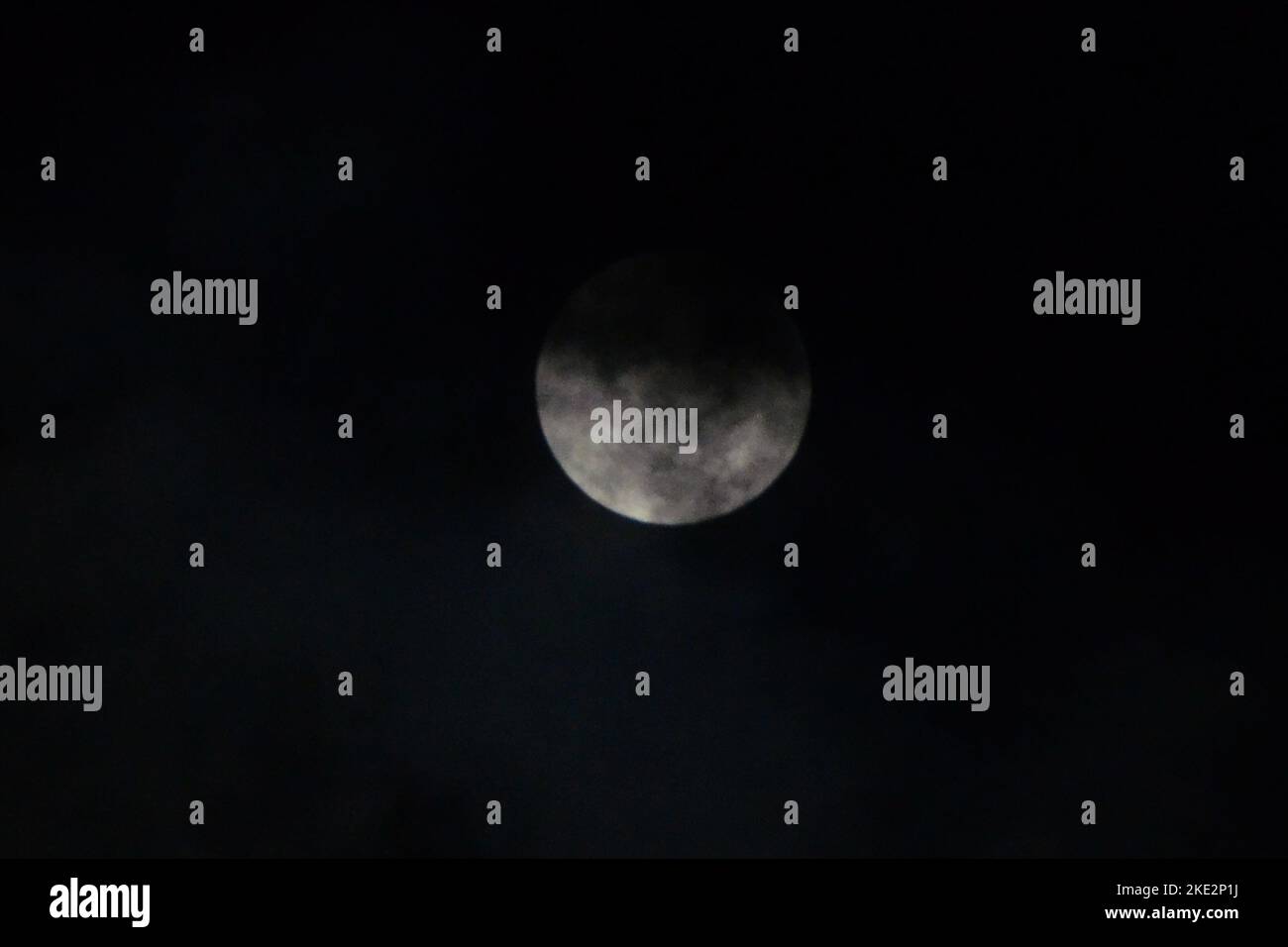 Peshawar, Khyber Pakhtunkhwa, Pakistan. 8th Nov, 2022. A ''blood moon ...