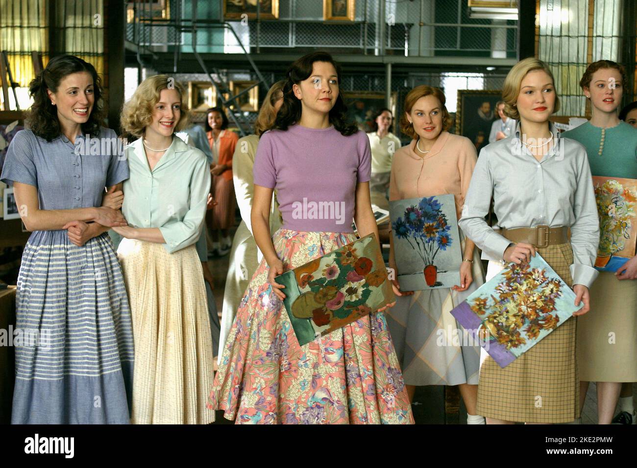 MONA LISA SMILE, MAGGIE GYLLENHAAL, JULIA STILES, 2003 Stock Photo - Alamy