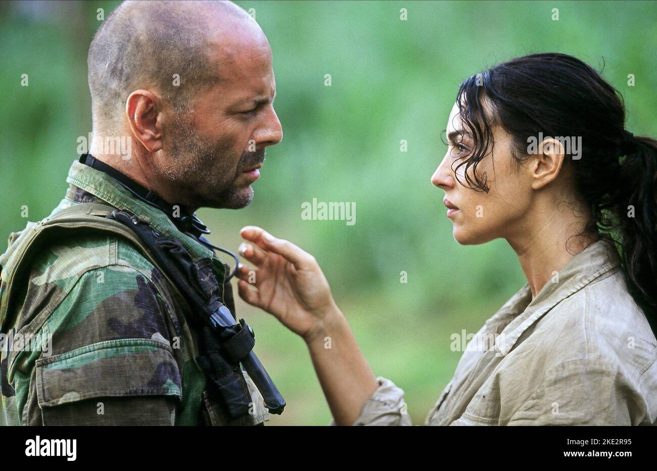 TEARS OF THE SUN, BRUCE WILLIS, MONICA BELLUCCI, 2003 Stock Photo - Alamy